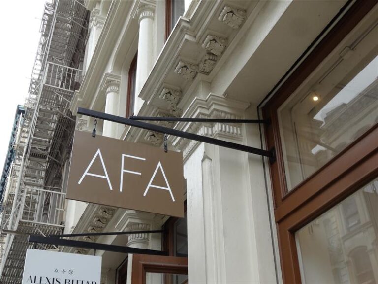 Retail Storefront Signage Ideas and Solutions