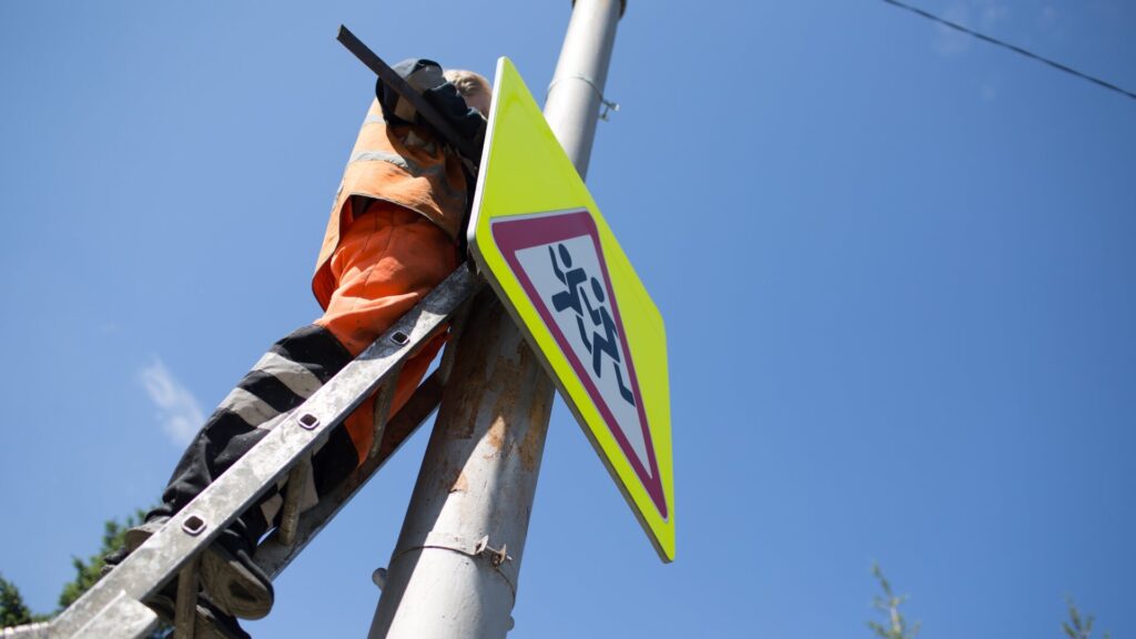 Professional Sign Repair & Removal Services in NYC & NJ